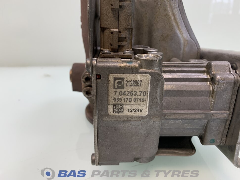 Throttle 2104977 2104977, 2104977R, 2128867, 2128867R, 2187597 ...