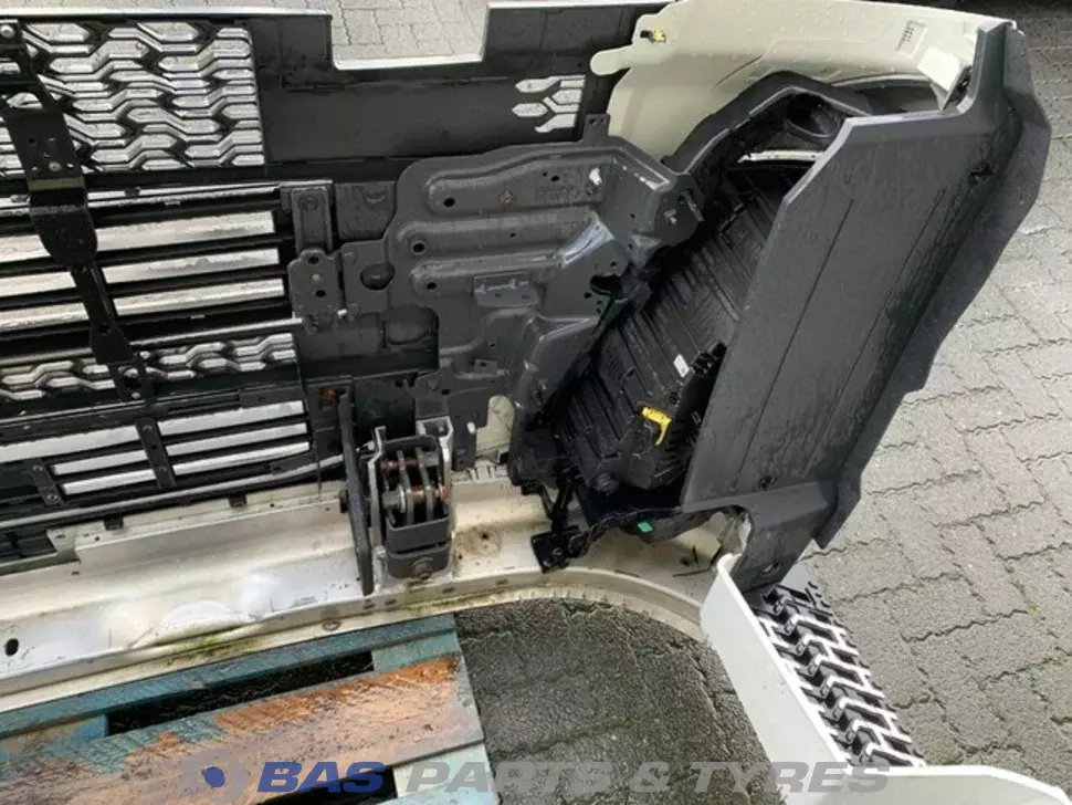 Bumper Volvo FH4B 78670304 | BAS Parts & Tyres