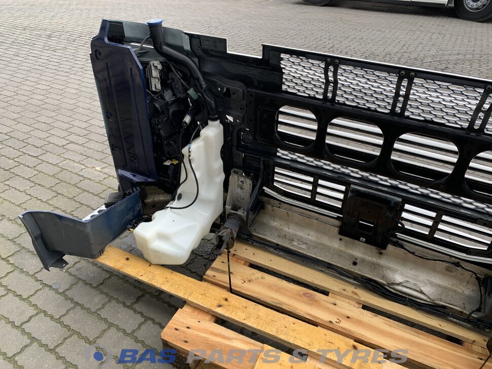 Front bumper complete Volvo FH4 82208512 82208512, 21221129, 84049560 ...