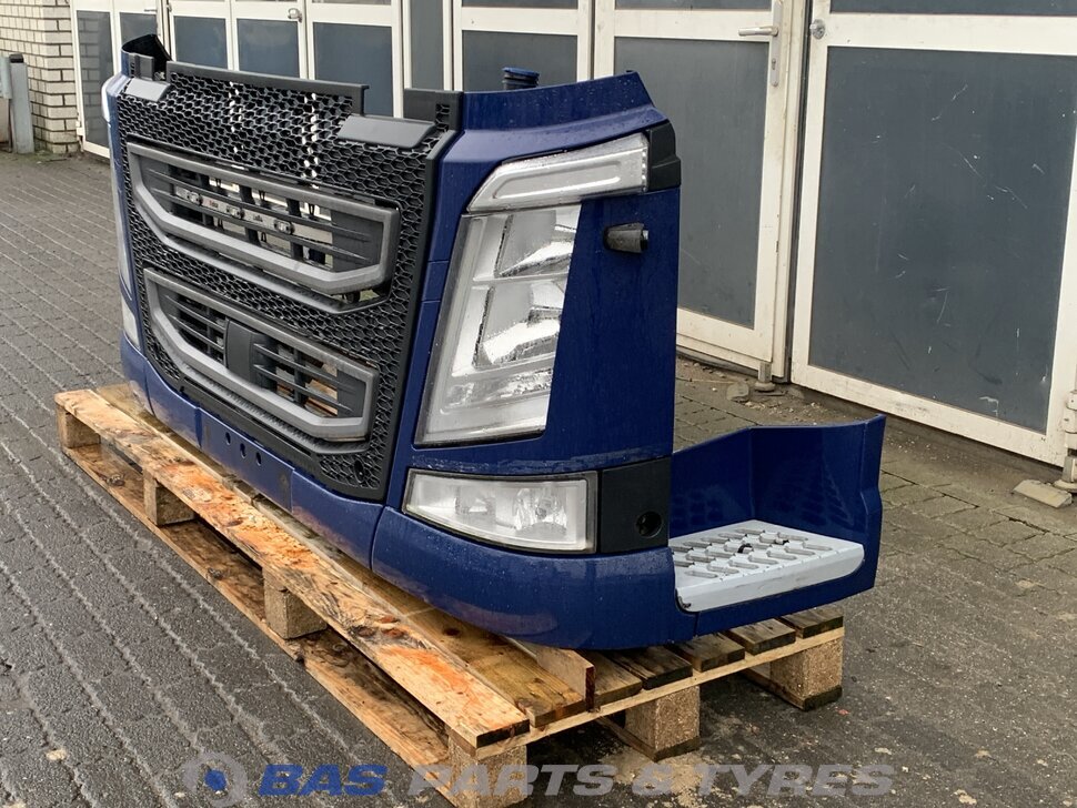 Front bumper complete Volvo FH4 82137660 82137660, 82090733, 84049560 ...