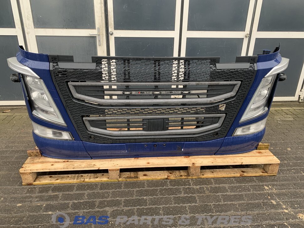 Front bumper complete Volvo FH4 82137660 82137660, 82090733, 84049560 ...