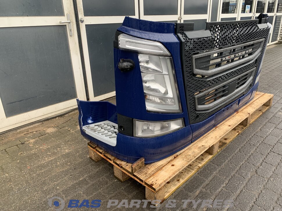 Front bumper complete Volvo FH4 82137660 82137660, 82090733, 84049560 ...