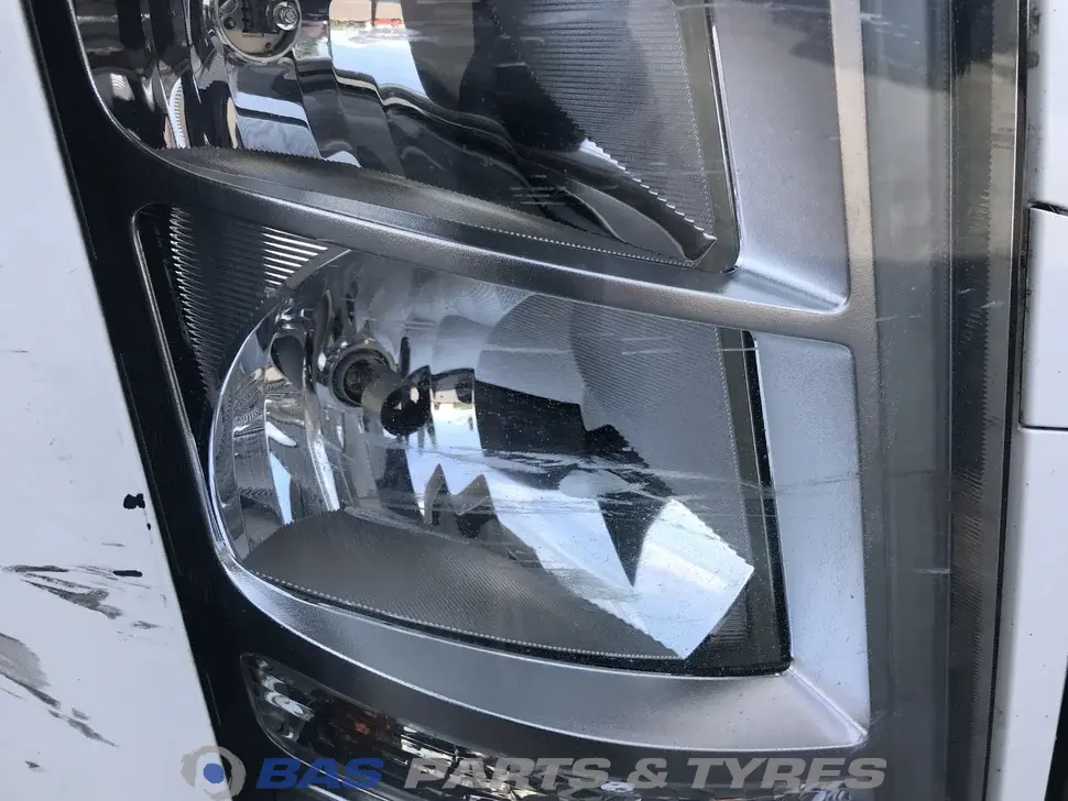 Bumper Volvo FH4 21221133 | BAS Parts & Tyres