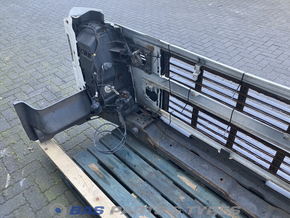 Przedni zderzak kompletny Volvo FM3 3175417 3175417, 82063513, 82072463 ...