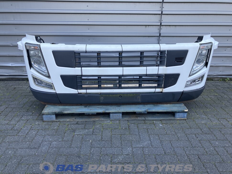 Przedni zderzak kompletny Volvo FM3 3175417 3175417, 82063513, 82072463 ...